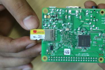 How to Get Started with Raspberry Pi 3 (Guide) | Beebom