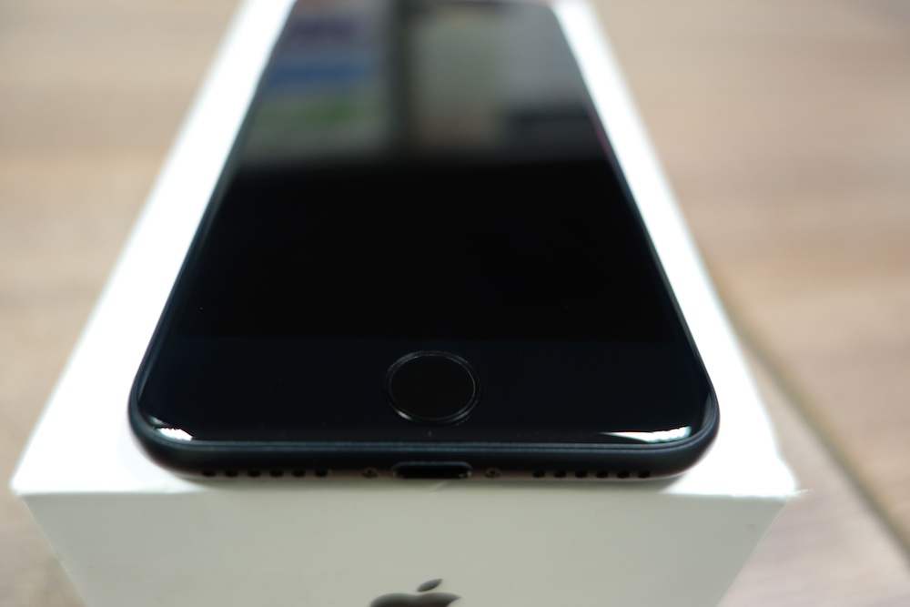 Apple iPhone 7 Review: Price, Performance, Camera, and More