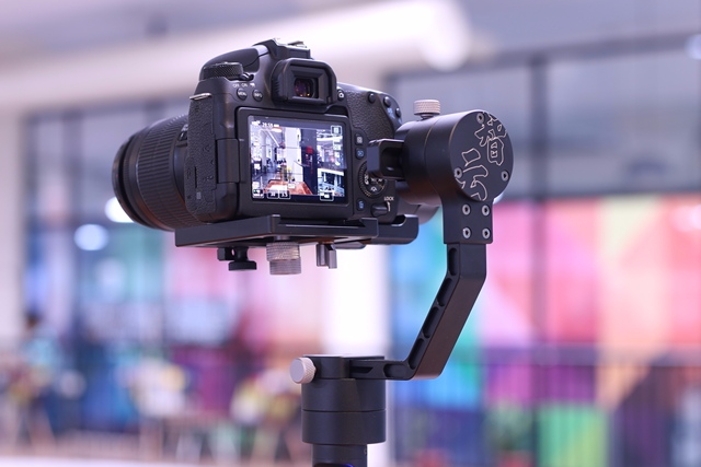 Zhiyun Crane V2 Review: Affordable Gimbal For Cameras | Beebom