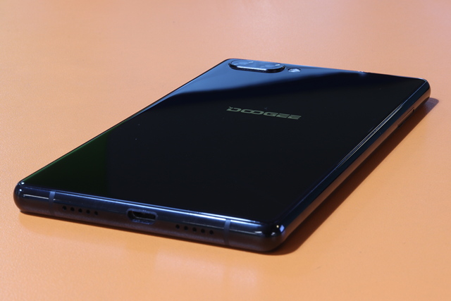 Doogee Mix Review: Style Over Substance | Beebom