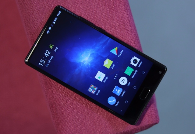 Doogee Mix Review: Style Over Substance | Beebom