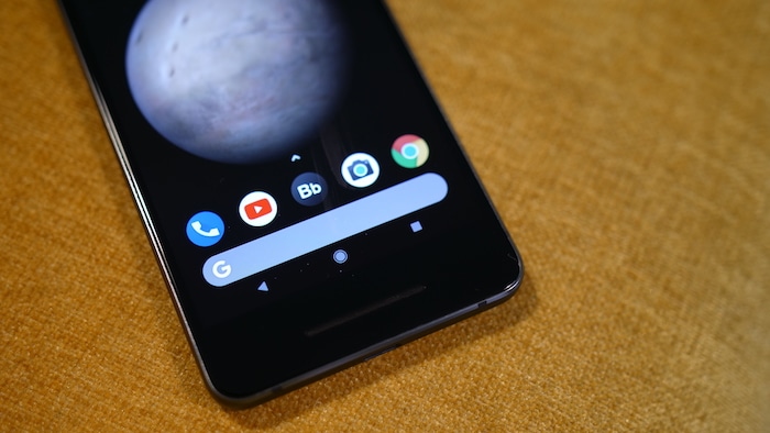 Pixel 2 Review: Do Not Judge A Book By Its Cover | Beebom