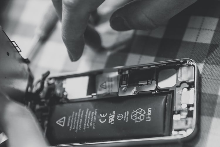 Seriously! Don’t Bite Lithium Ion Batteries! | Beebom