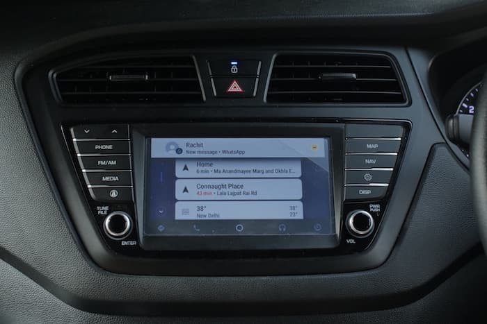 Android Auto vs Apple CarPlay: Which is the Winner? | Beebom