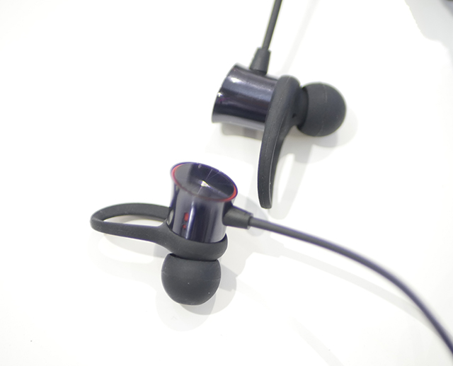 OnePlus Bullets Wireless Headset Hands On: Great Sound, Dash Charge