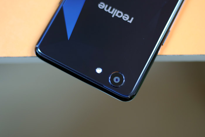 Realme 1 Review: A Promising Yet Flawed Smartphone | Beebom