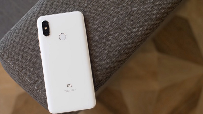Xiaomi Mi 8 First Impressions: A OnePlus 6 Competitor? | Beebom