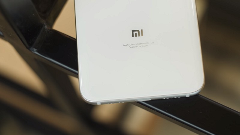 Xiaomi Mi 8 First Impressions: A OnePlus 6 Competitor? | Beebom