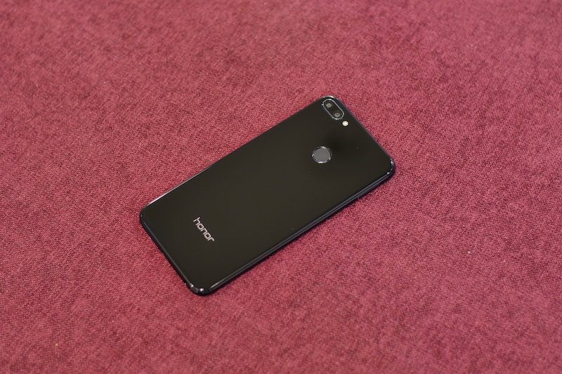 Honor 9N Review: A Phone You Want to Love | Beebom