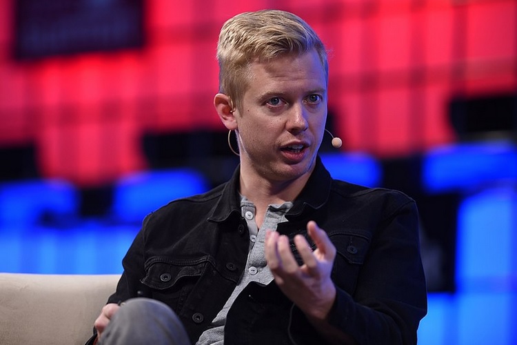 Reddit CEO Says Banning Hate Speech Is Really Tough, But Suspends User ...