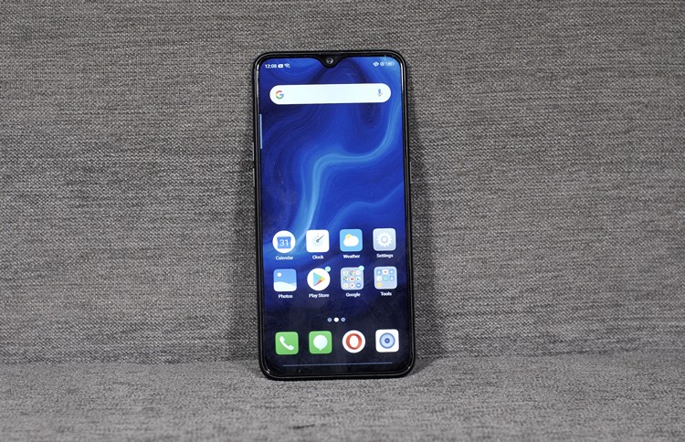 8 Best Smartphones with Teardrop Notch You Can Buy | Beebom