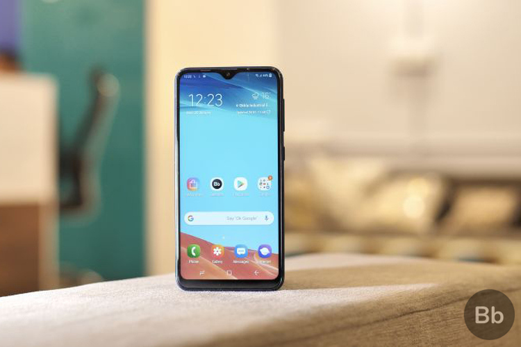 Samsung Galaxy M10 Review: Can It Bring Samsung's Mojo Back? | Beebom