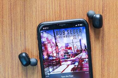 Redmi Earbuds S Review: Truly Wireless Freedom Under ₹2,000 | Beebom