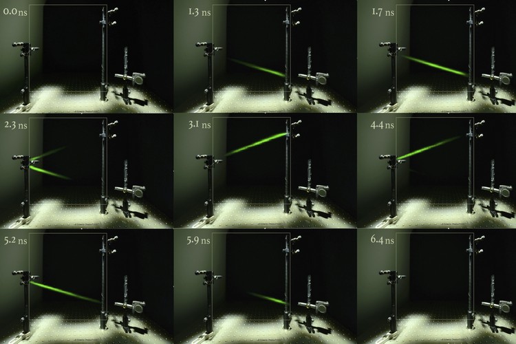 Researchers Captured Light Bouncing Off Of Mirrors Using Ultra Slow-Mo ...