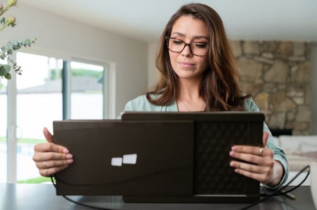 The “TRIO” Will Convert Your Laptop Into a Three-Screen Workstation