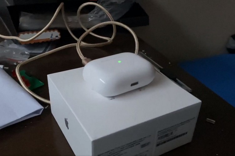 Redditor Converted the AirPods Box Into a Wireless Charger | Beebom