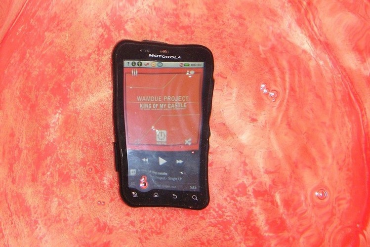 The First Water-Resistant Smartphone Came Out 10 Years Ago | Beebom