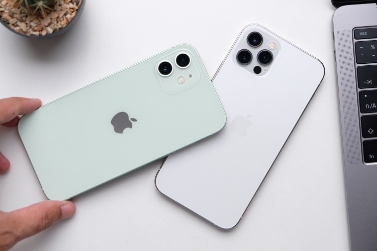 8 Best Cases with Stand for iPhone 12 and 12 Pro in 2020 | Beebom