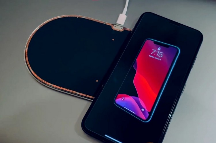 Check out Apple's Canceled AirPower Wireless Charging Mat in Action ...