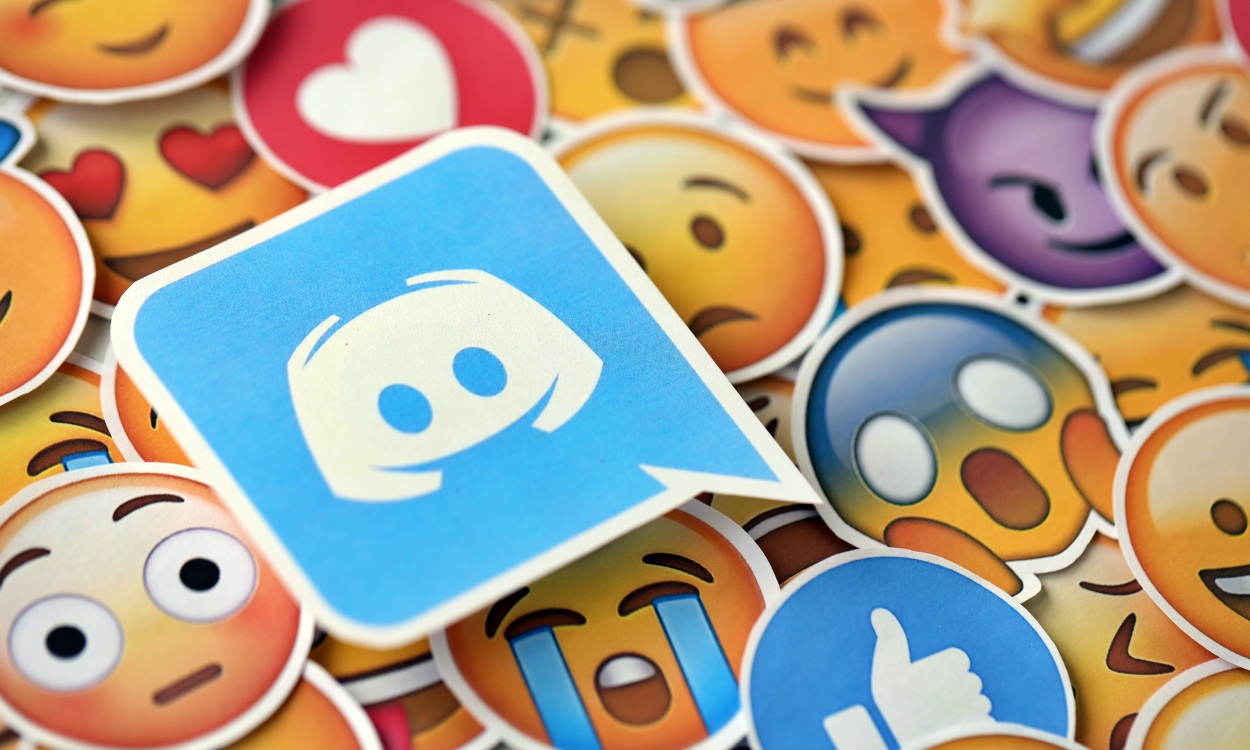 How to Make and Use Discord Stickers | Beebom