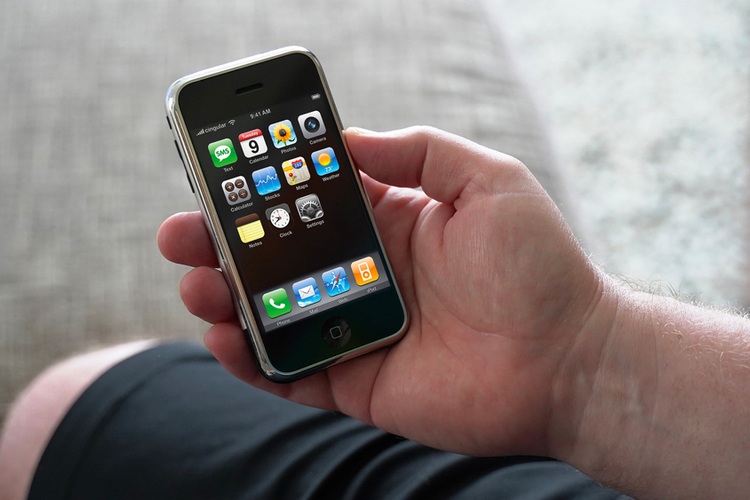 Here Is Why the Original iPhone Lacked Copy and Paste! | Beebom