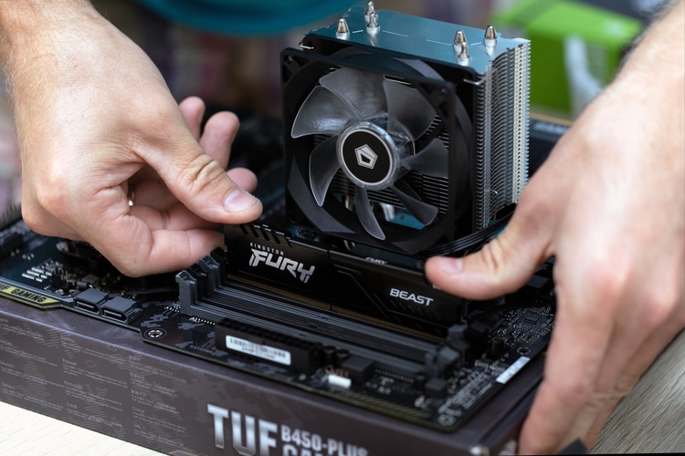 How to Install RAM on Motherboard in Your PC (2023) | Beebom