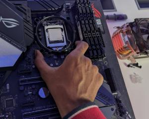 How to Install Air Cooler or AIO on Your CPU (2024) | Beebom