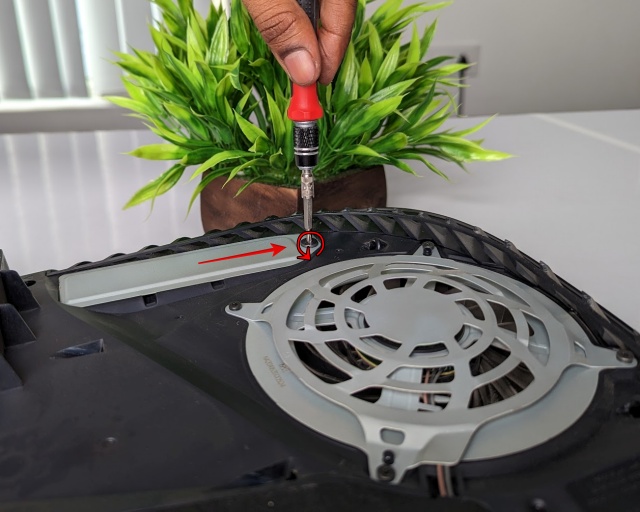 How to Install an SSD In Your PS5 Console (2024) | Beebom