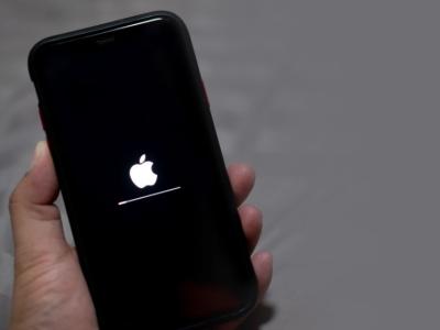 iPhone Stuck on Apple Logo? Here Are 5 Fixes | Beebom