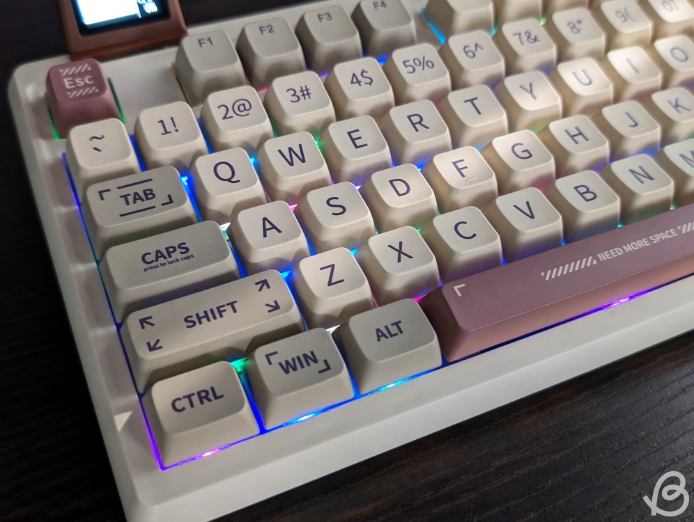 Forget Gaming Keyboards, Epomaker RT100 Keyboard Has a Mini TV and ...