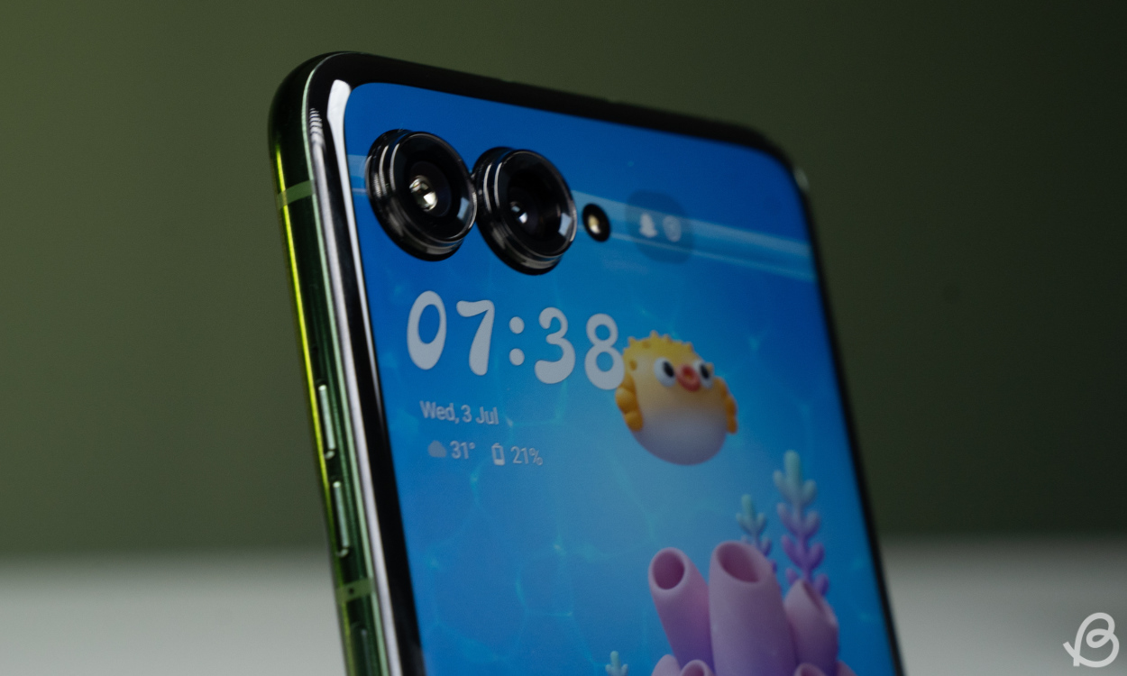 Motorola Razr 50 Ultra First Impressions: The Best Flip Phone You Can ...