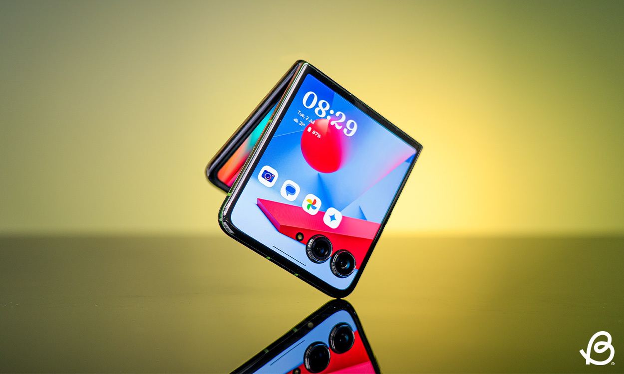 Motorola Razr 50 Ultra First Impressions: The Best Flip Phone You Can ...