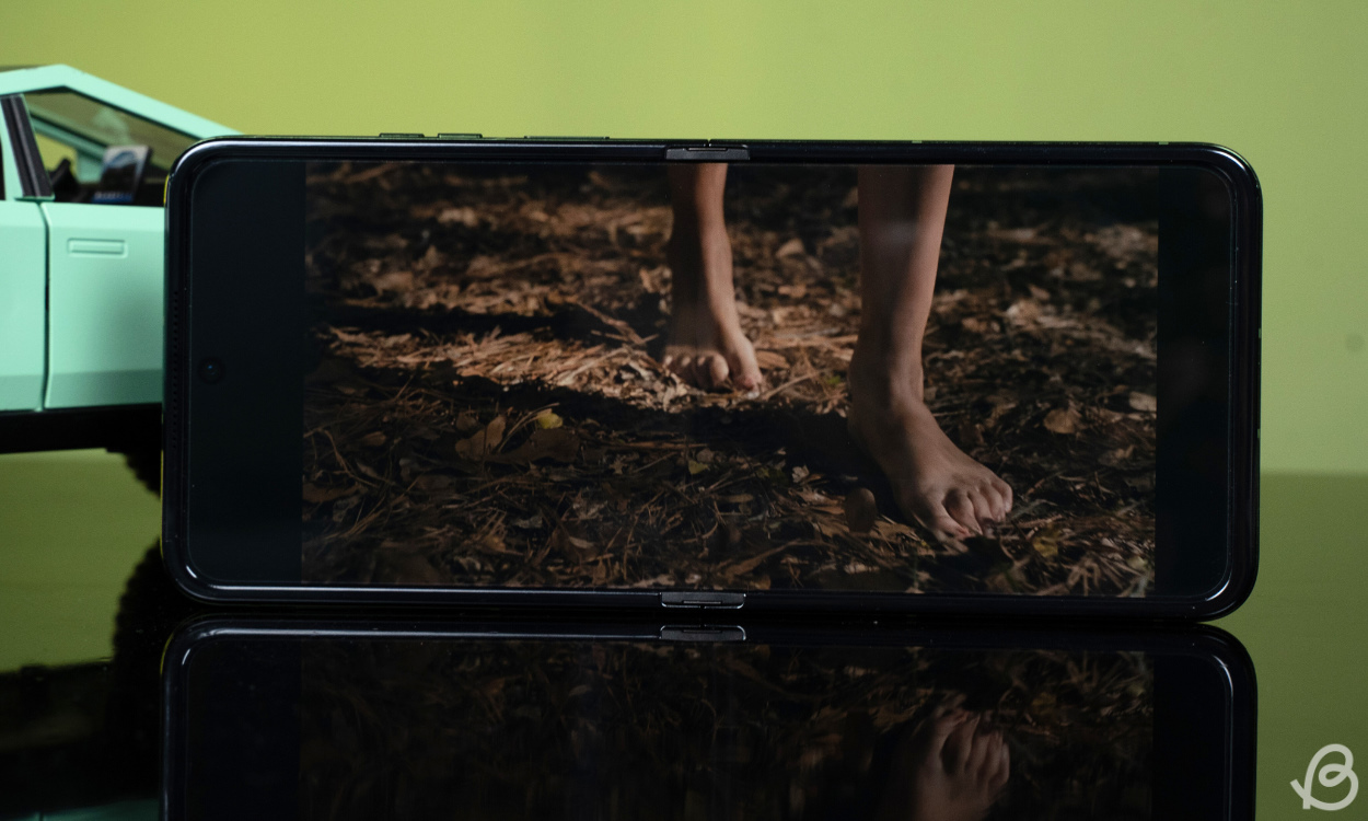 Motorola Razr 50 Ultra First Impressions: The Best Flip Phone You Can ...