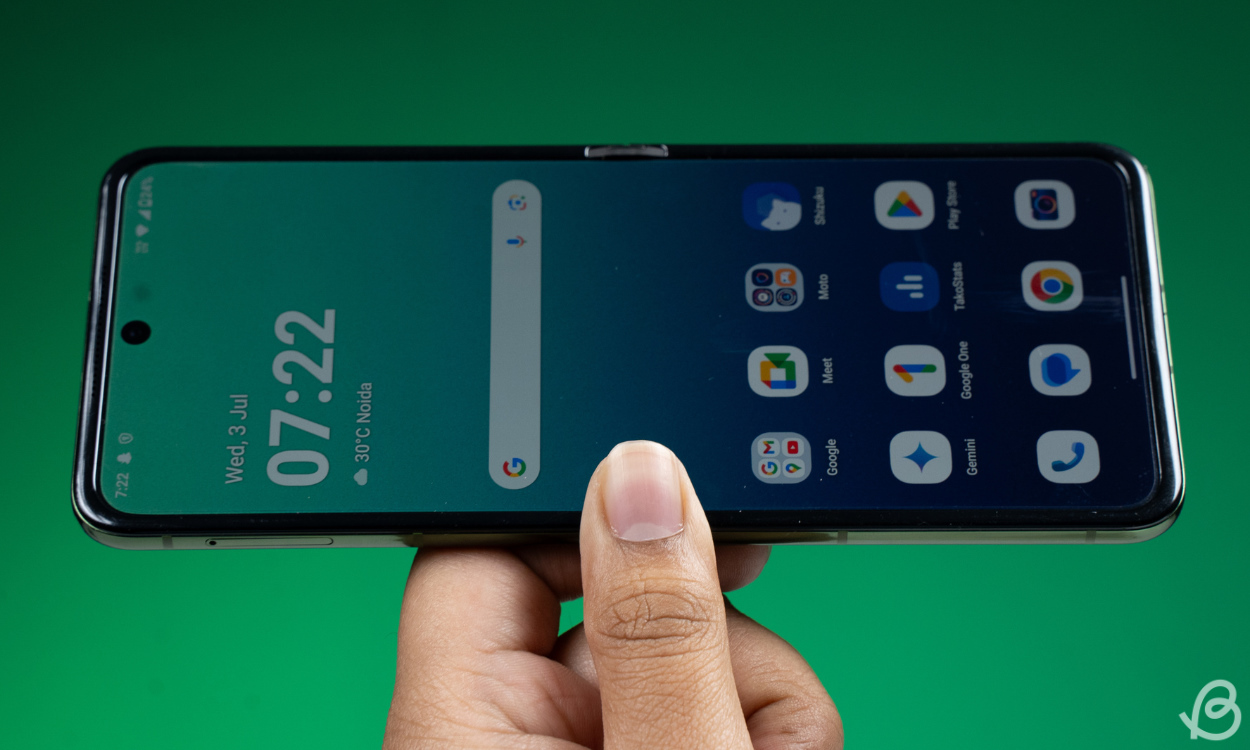 Motorola Razr 50 Ultra First Impressions: The Best Flip Phone You Can ...