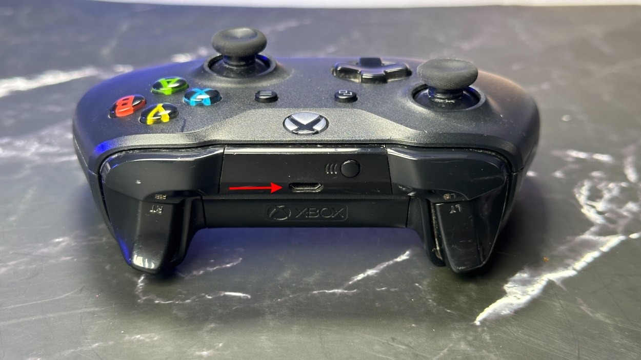 How to Connect Xbox Controller to PC (2024) | Beebom