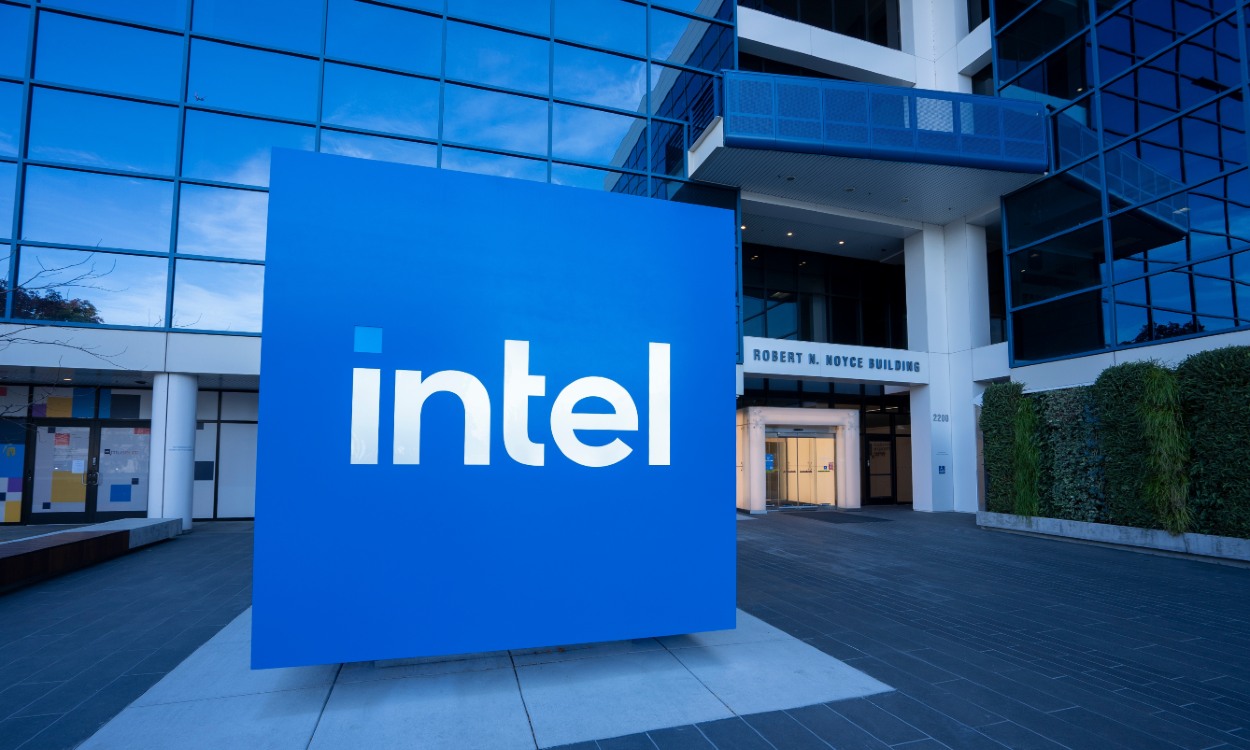 Qualcomm Approaches Intel For a Possible Takeover | Beebom