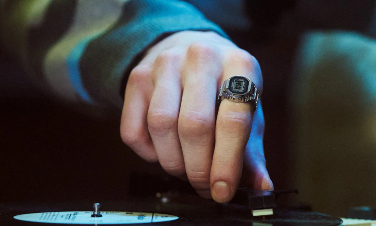 Casio CRW-001-1JR Is a Smart Ring That Is Also a Cute Functional Watch ...